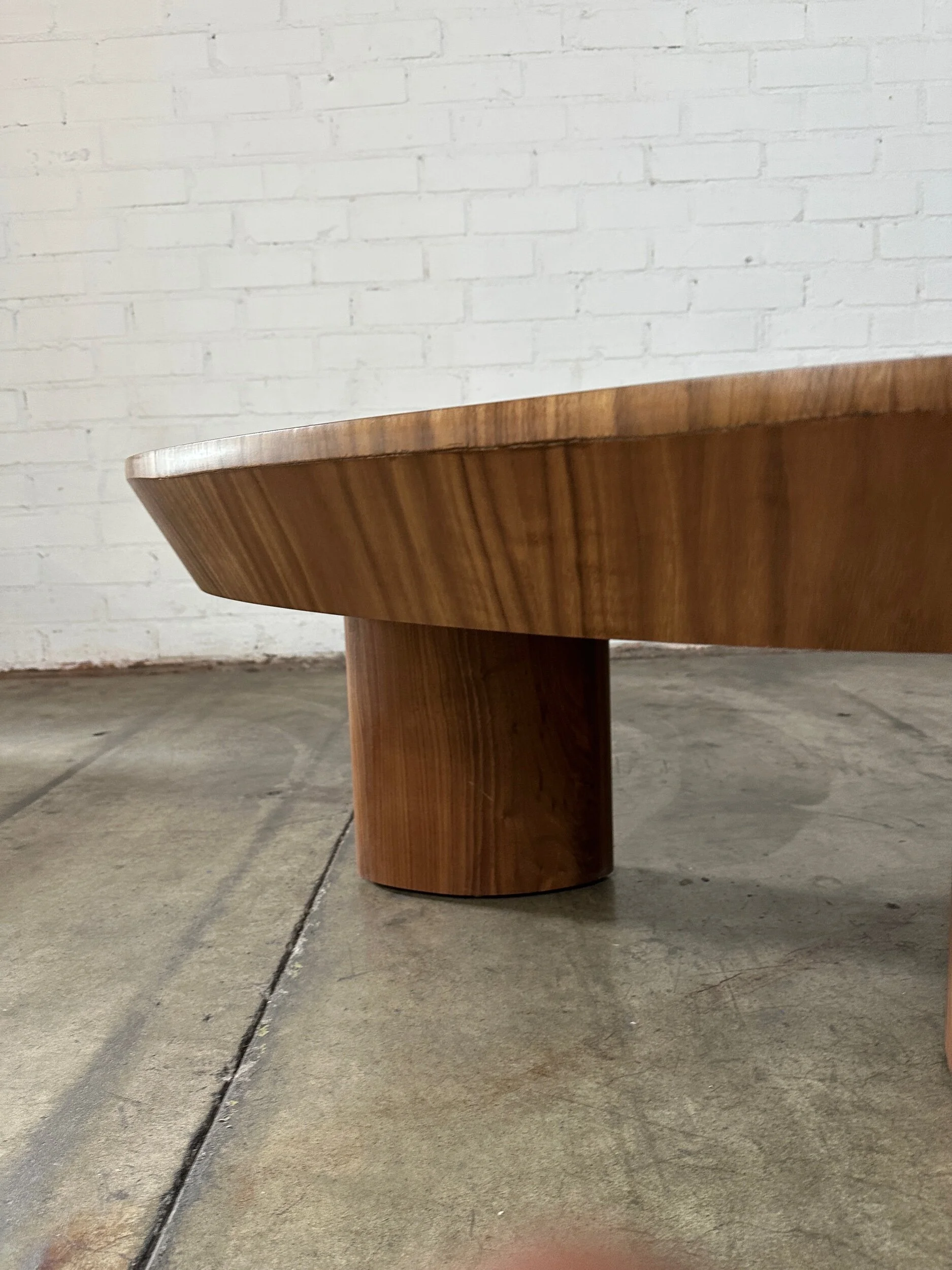Free form wavy coffee table — VINTAGE ON POINT