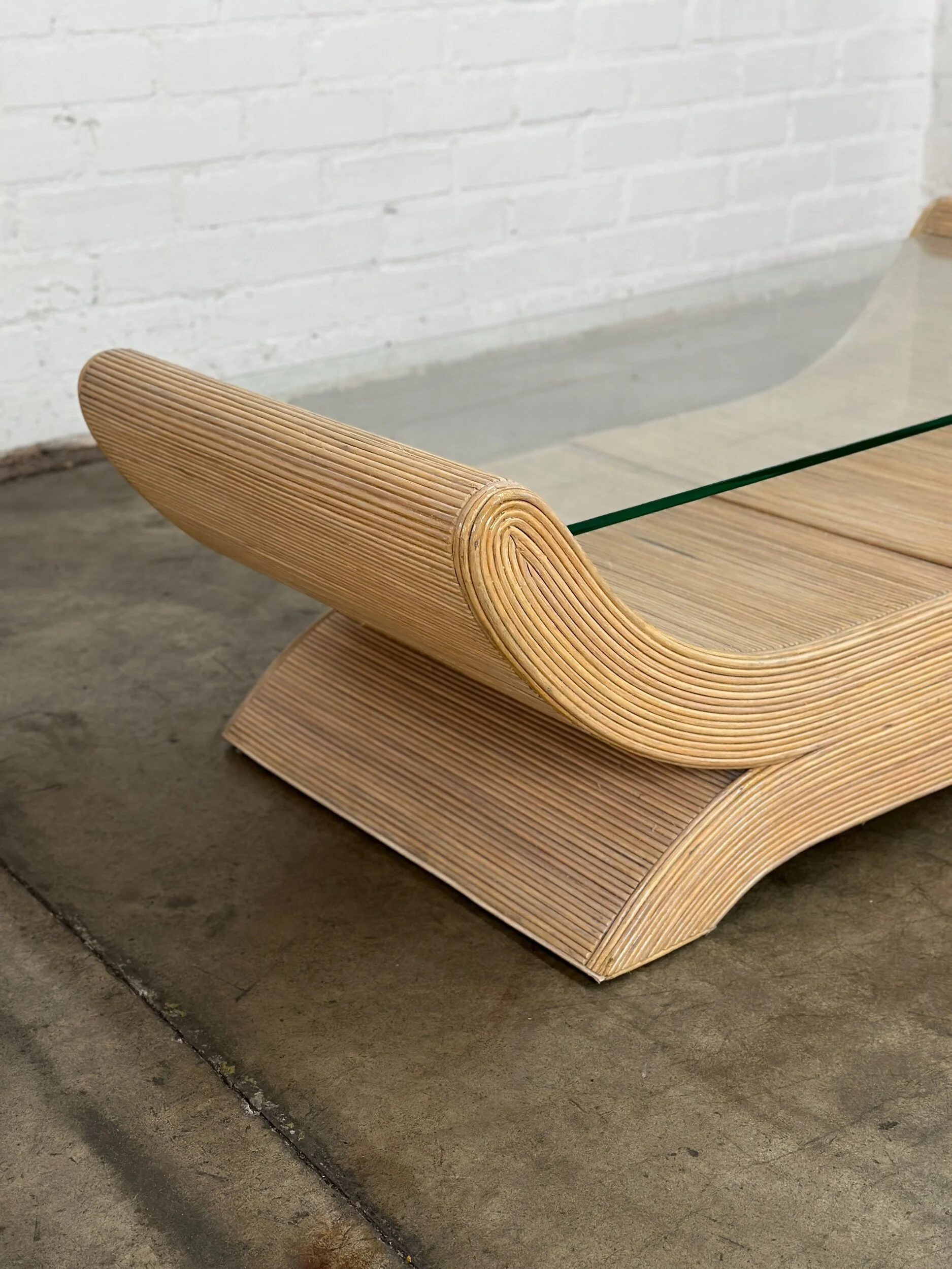 Free form wavy coffee table — VINTAGE ON POINT