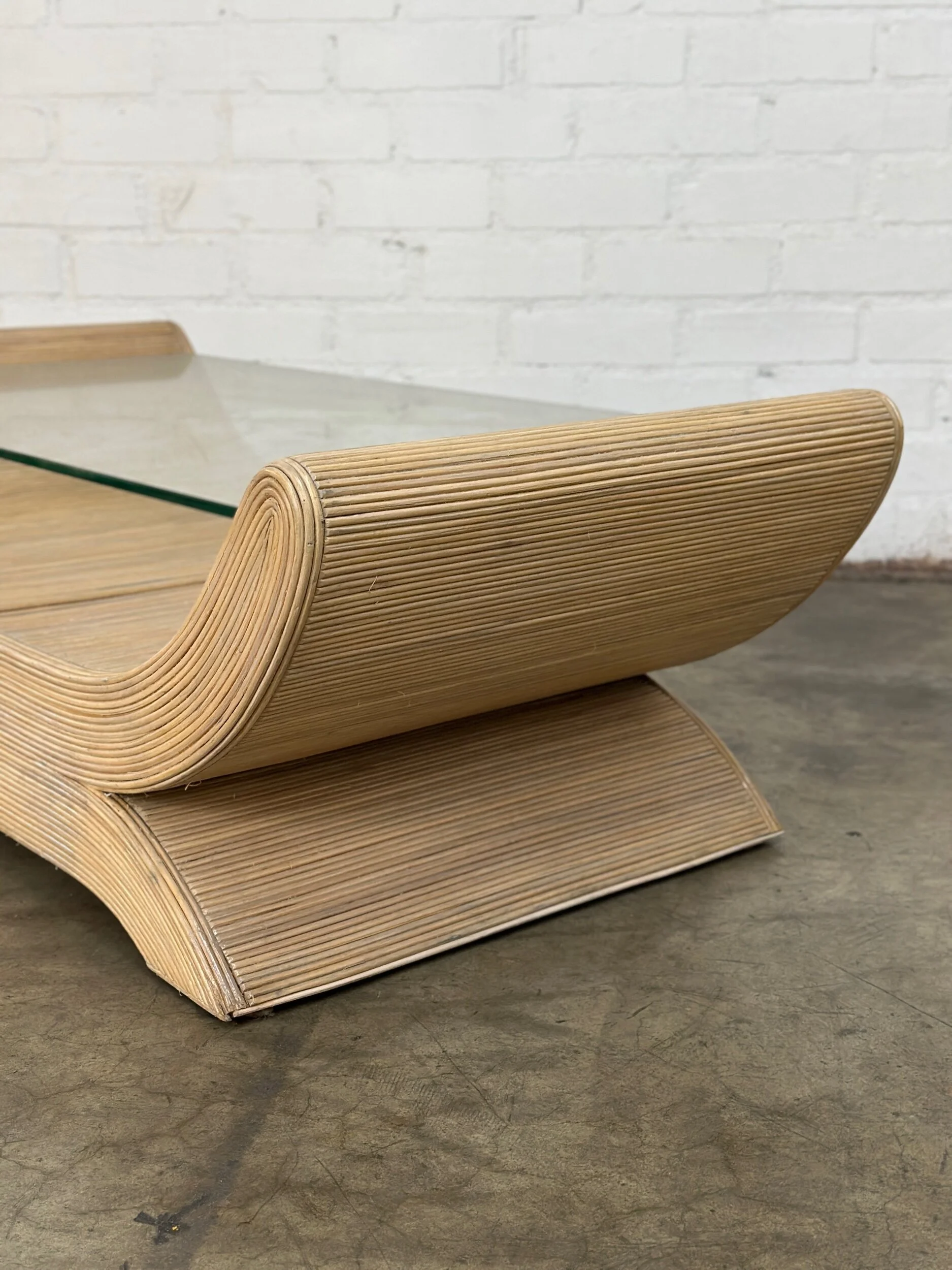 Free form wavy coffee table — VINTAGE ON POINT