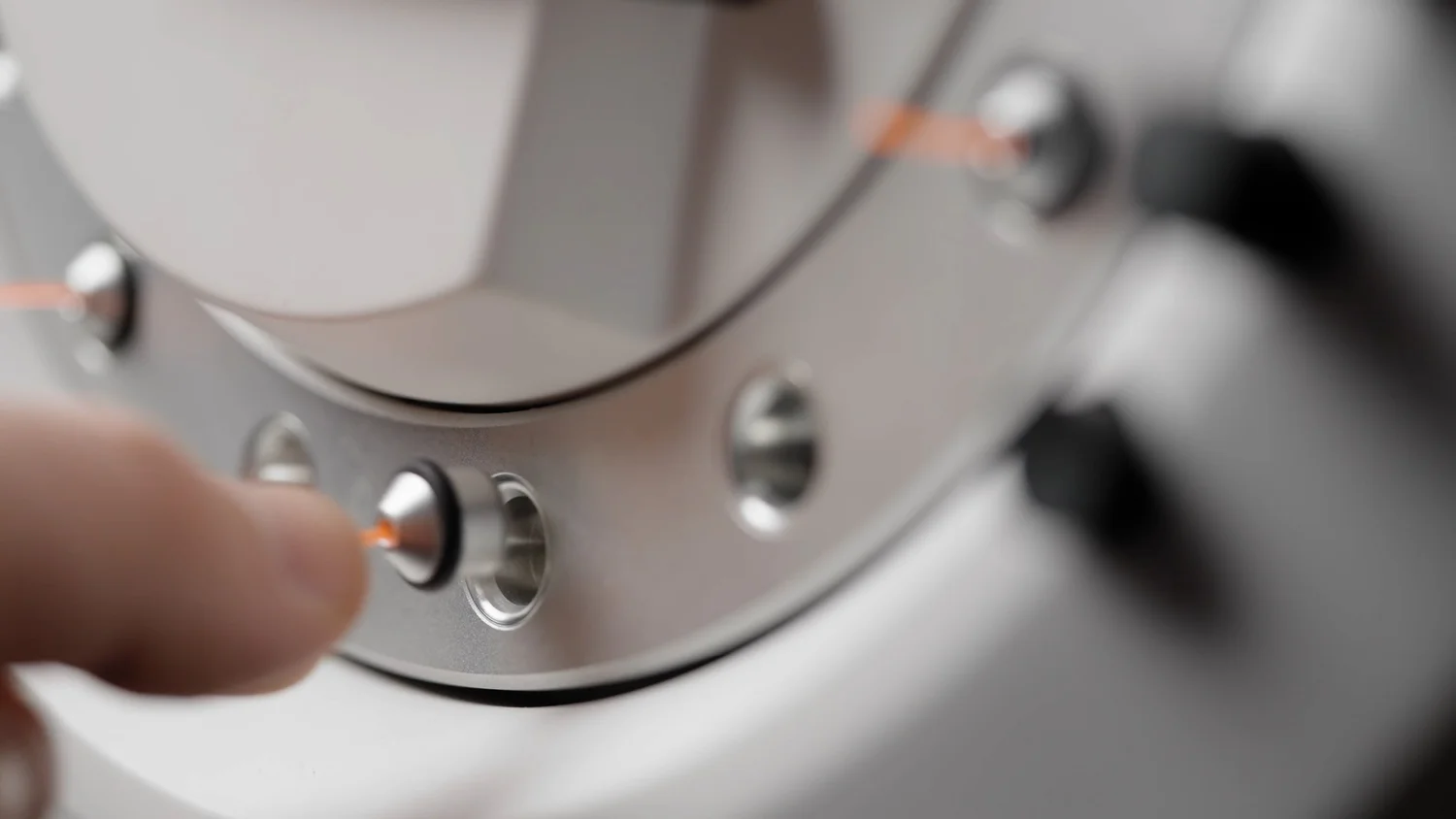 Circle Guitar is a rhythm machine.