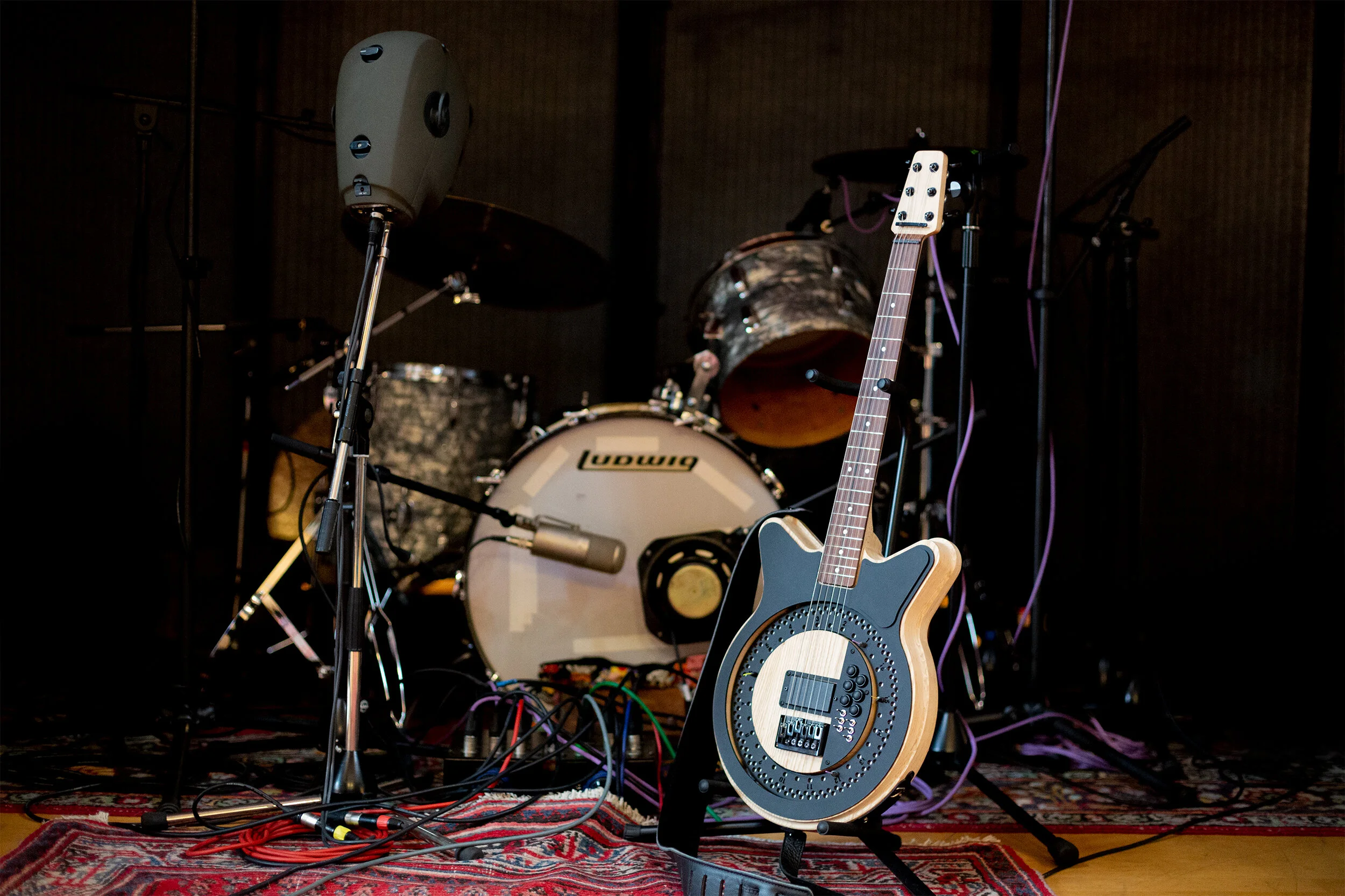 Circle Guitar is a revolutionary new type of electric guitar