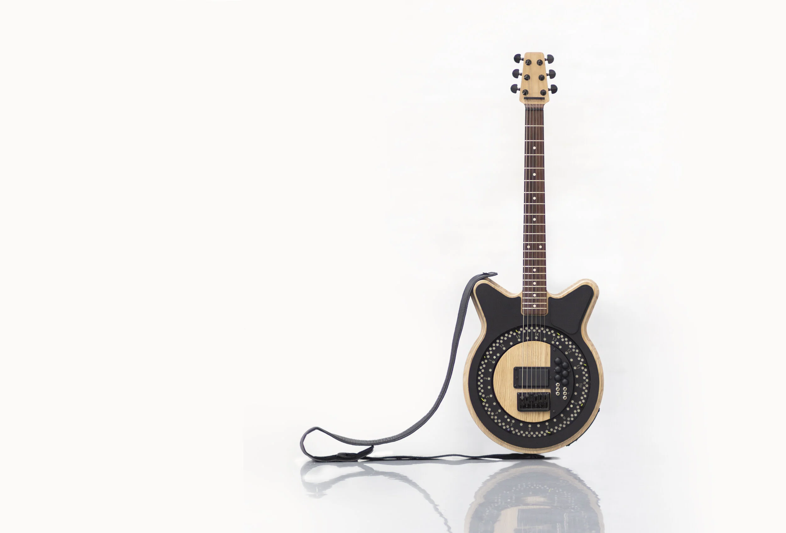Circle Guitar is a revolutionary new type of electric guitar