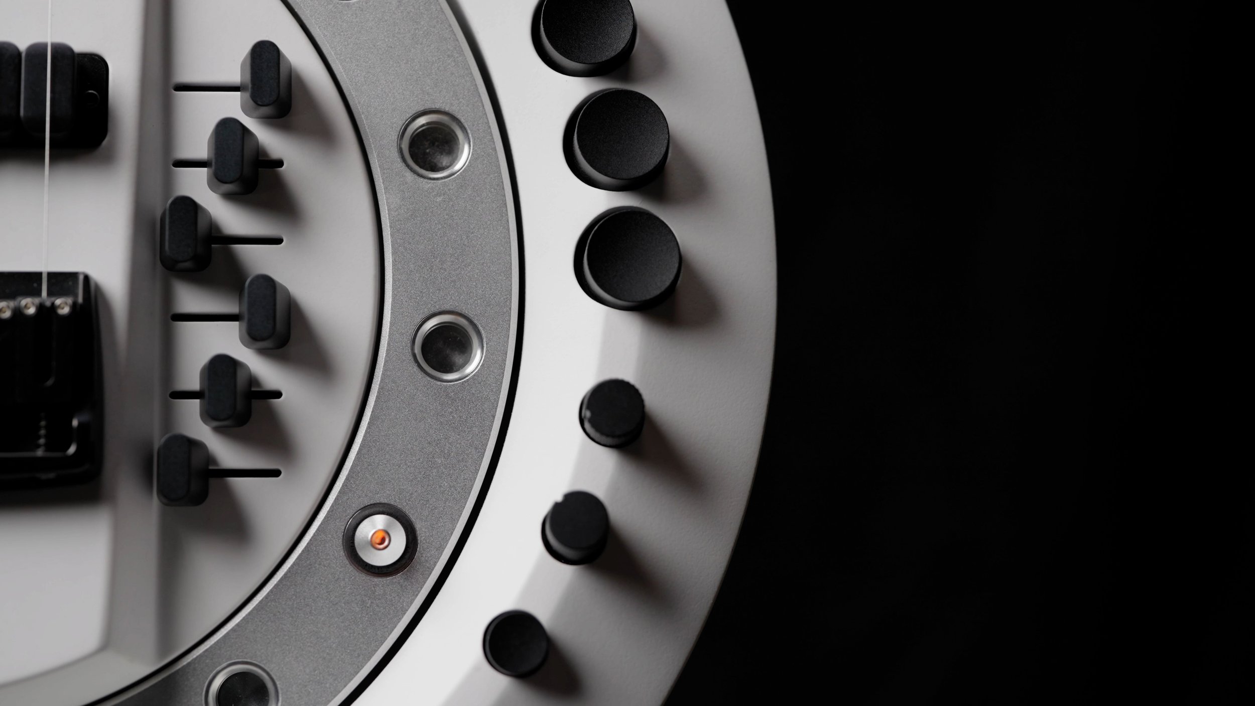 Circle Guitar is a rhythm machine.