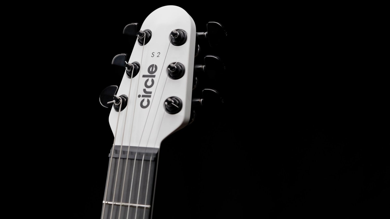 Circle Guitar is a rhythm machine.