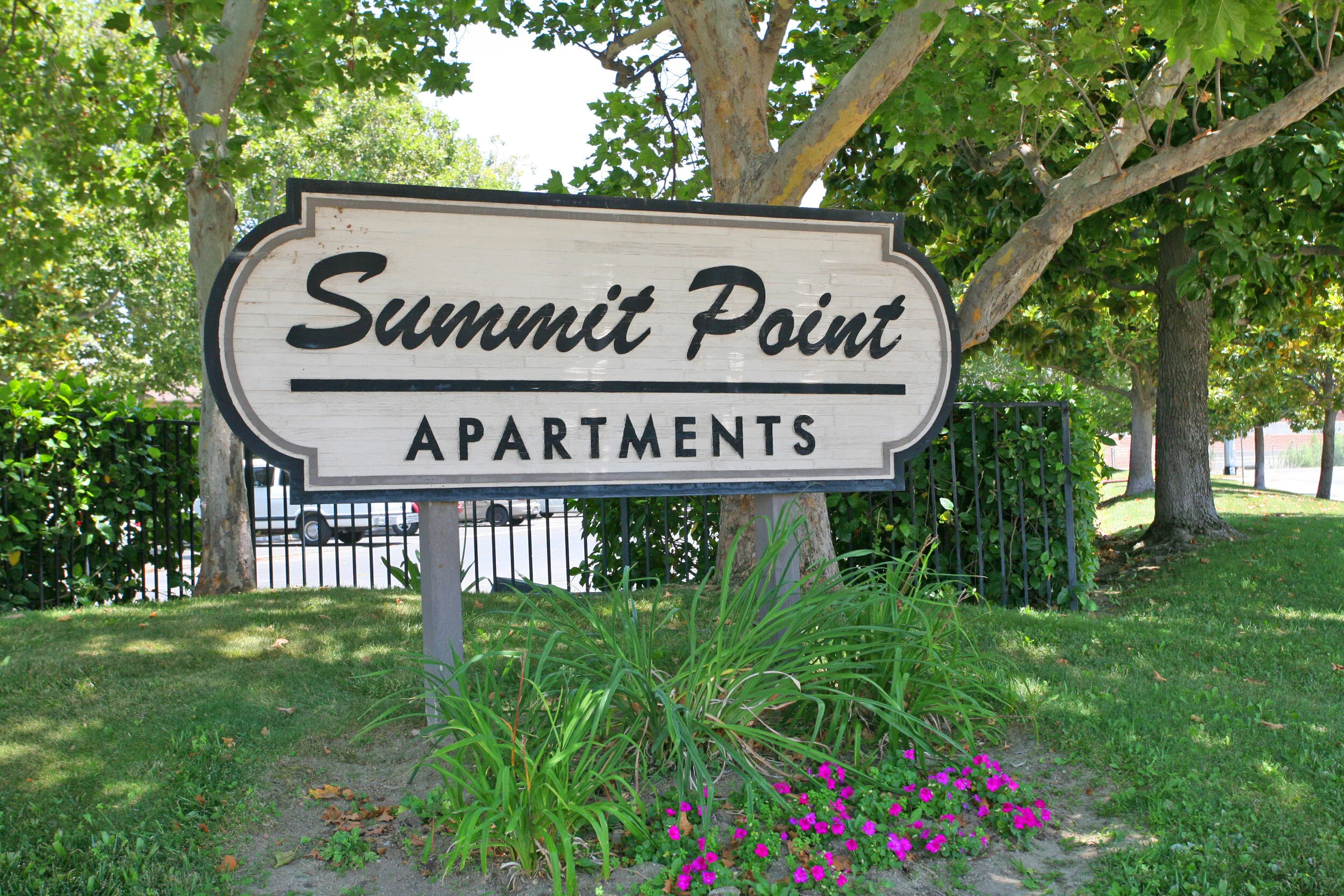 Summit Pointe Apartments