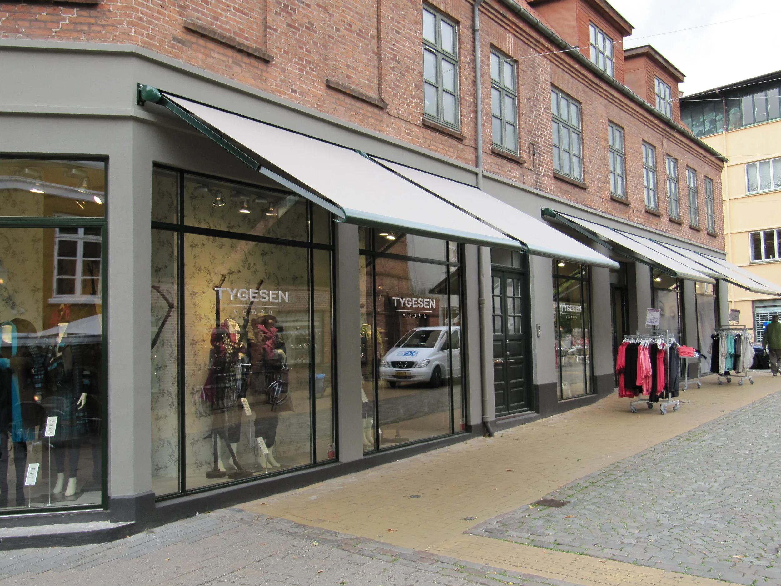 Knækarmsmarkise | Terrassemarkiser til Butik & Restaurant | Alux