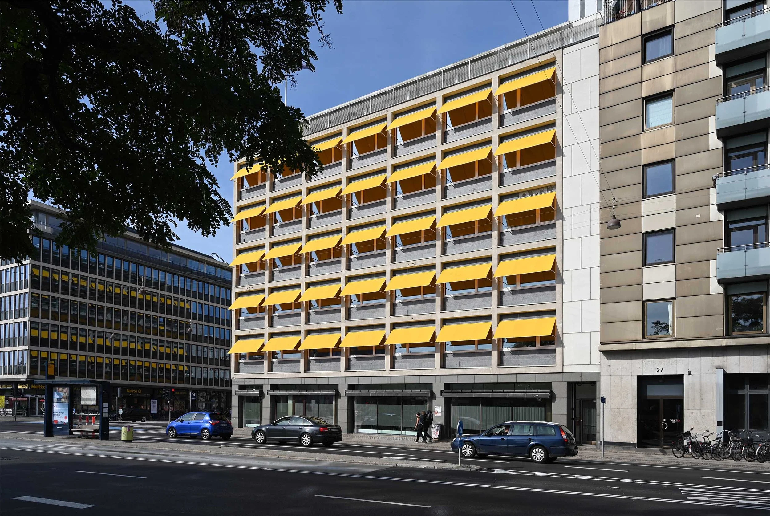 Alux's Faldarmsmarkiser Lyser Op på Shellhuset