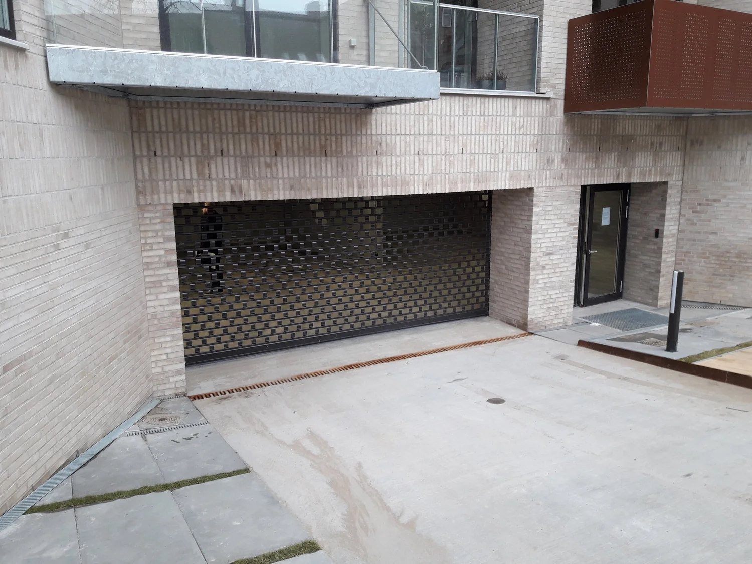 Roller shutter doors | Find the perfect solution for basement & garage