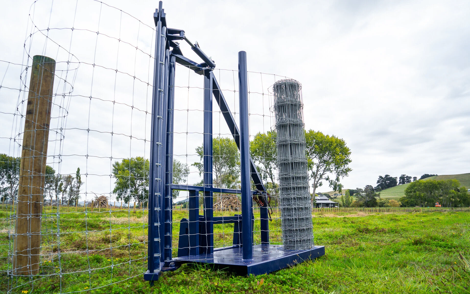Netmaster | Hydraulic Netting Dispenser — Revolution Postdrivers