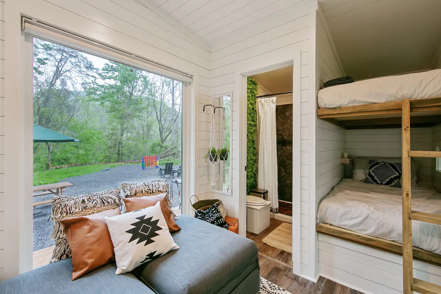 Beautiful and Cozy Tiny Homes that you can rent on Airbnb and VRBO ...