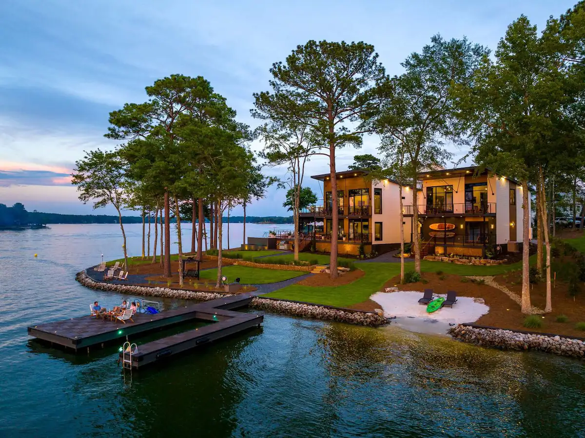 Amazing Lakefront Airbnb Rentals for a Great Lakeside Vacation — SEE ...