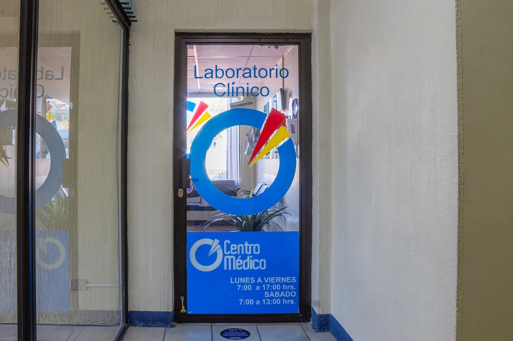 Mixco Zona 8: Plaza San Cristóbal — Centro Médico