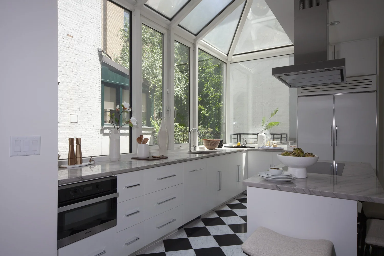 Kitchenette vs. Kitchen: Which Is Better for Your Space?