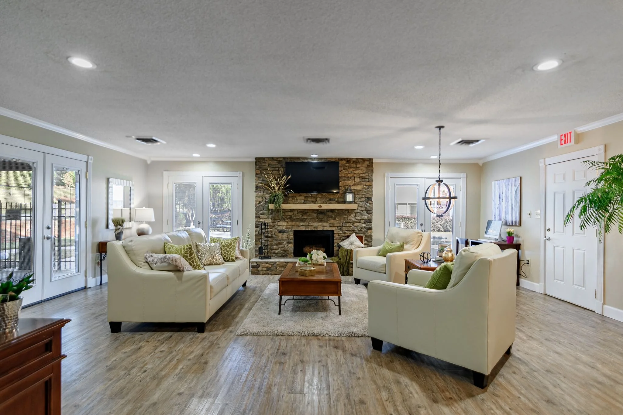 Amenities — Hunters Glen