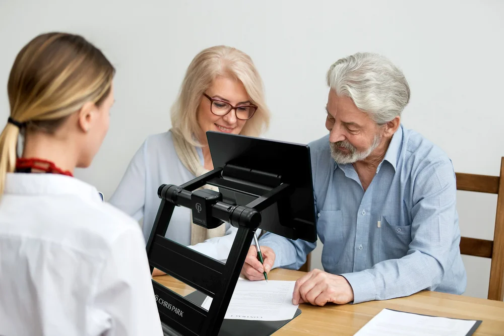 Best Electronic Magnifiers for Low Vision: Top Picks and Buying Guide ...
