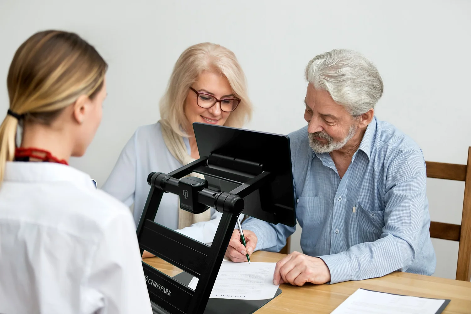 Best Electronic Magnifiers for Low Vision: Top Picks and Buying Guide ...