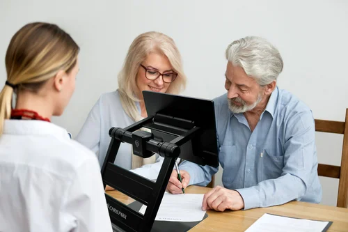 Best Electronic Magnifiers for Low Vision: Top Picks and Buying Guide ...