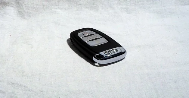How to Open an Audi Key Fob to Replace the Battery - Guide