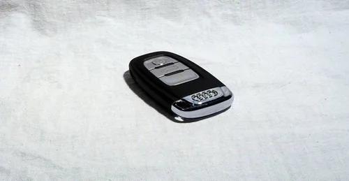 How to Open an Audi Key Fob to Replace the Battery - Guide