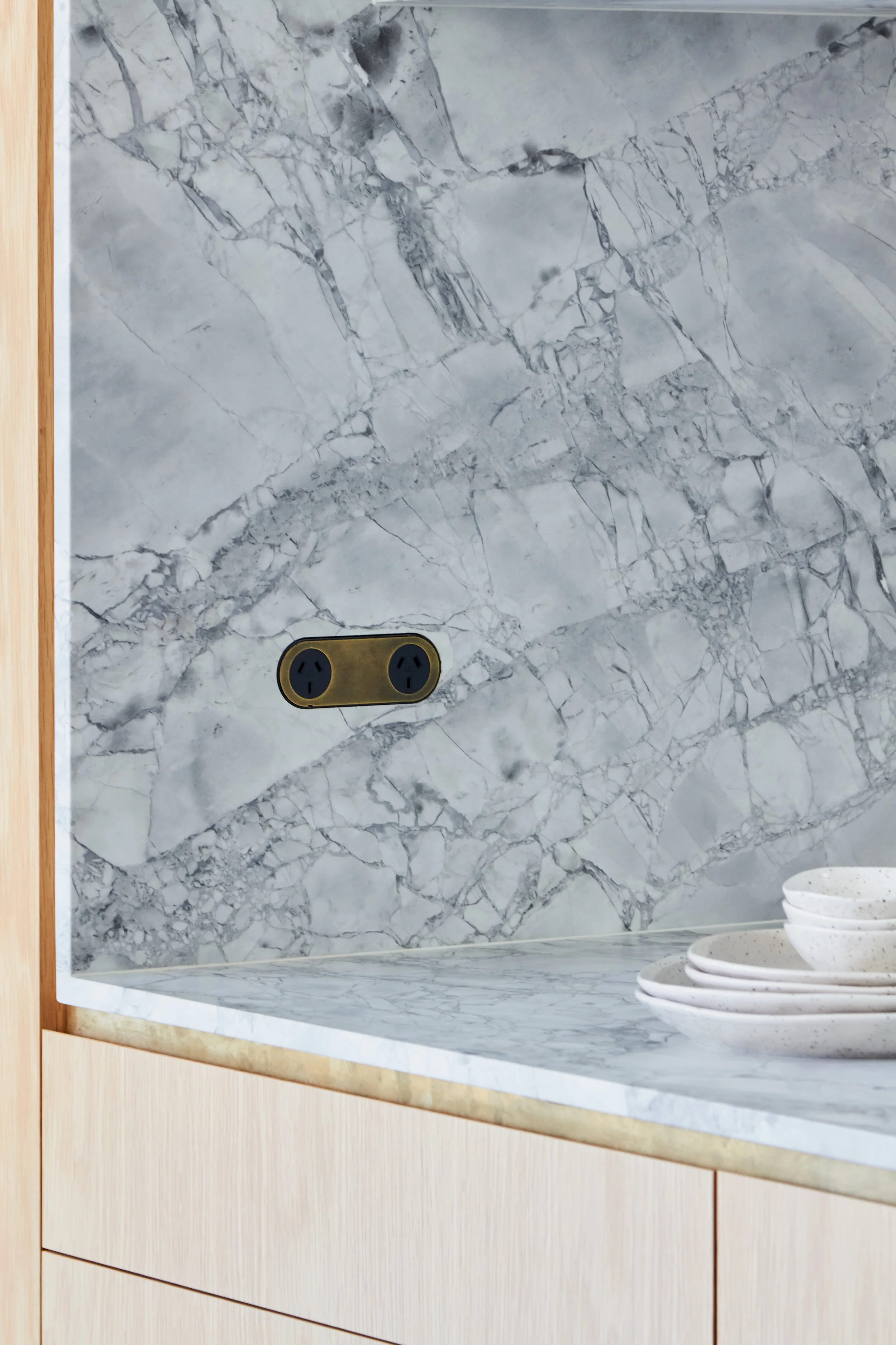 ZETR / Minimalist Power & Data