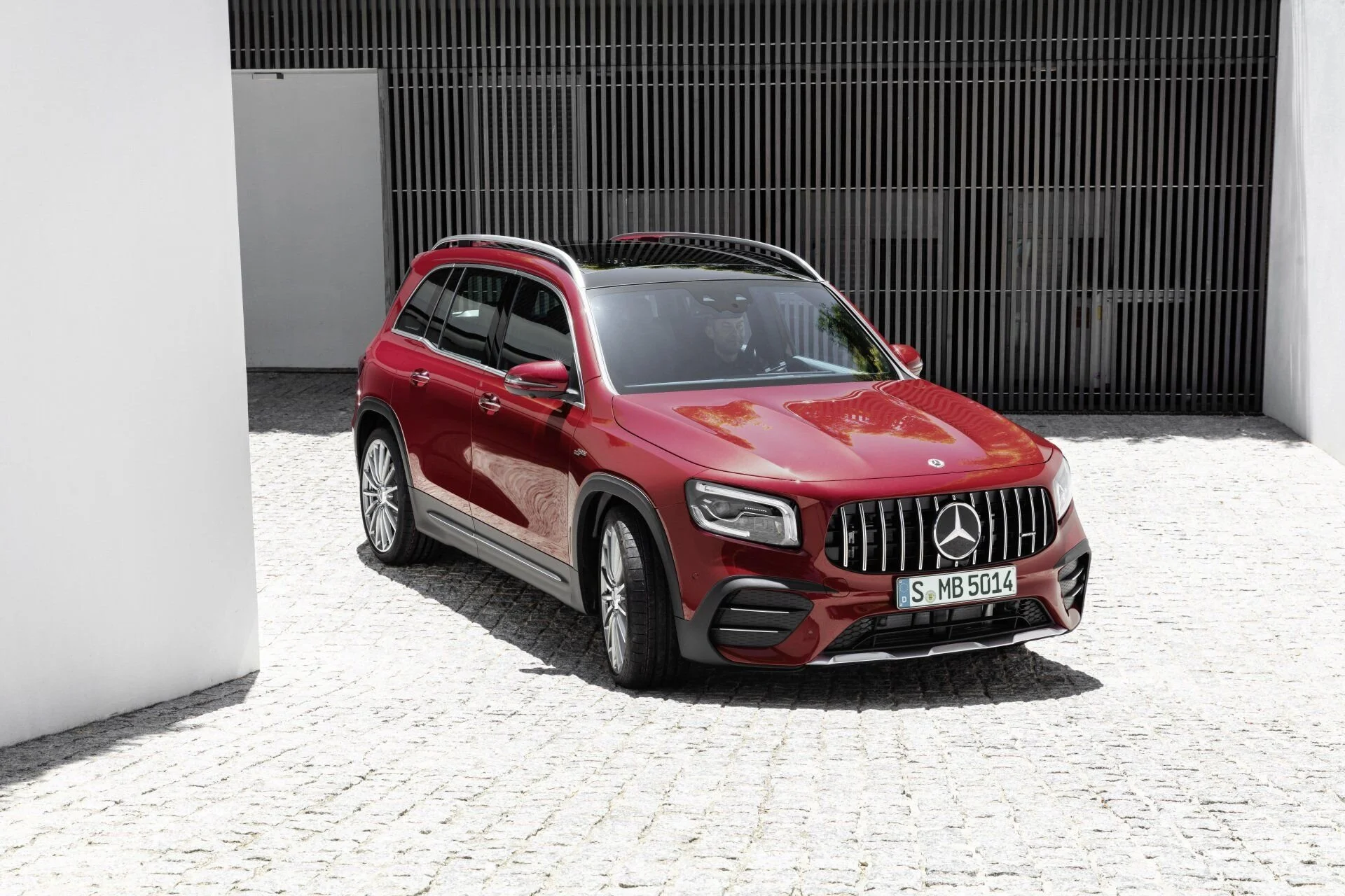 Nowy Mercedes-AMG GLB 35 4MATIC — Mercedes-Benz Garcarek