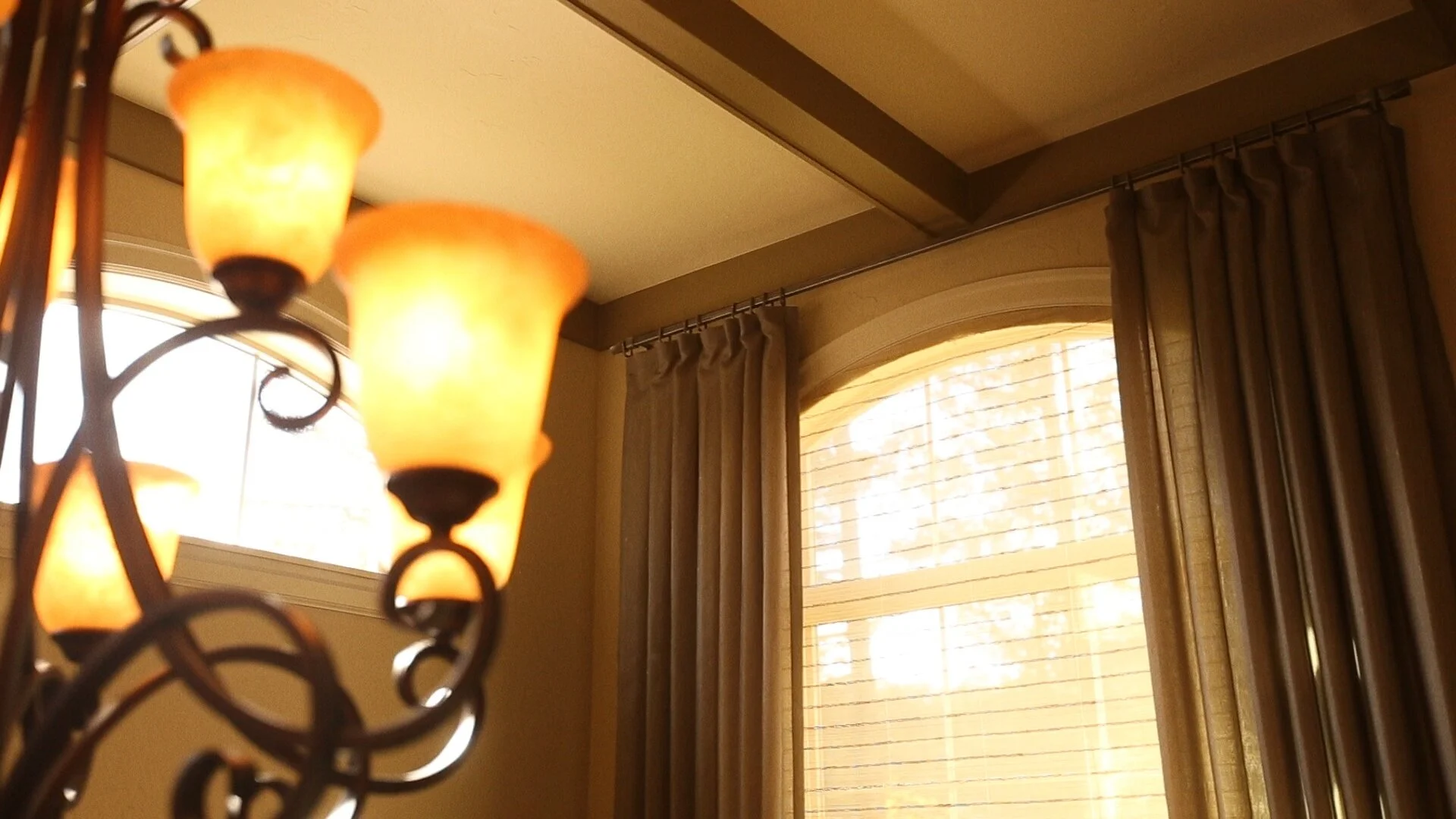 Drapes vs. Curtains: Difference Between Drapes and Curtains — Adrette ...
