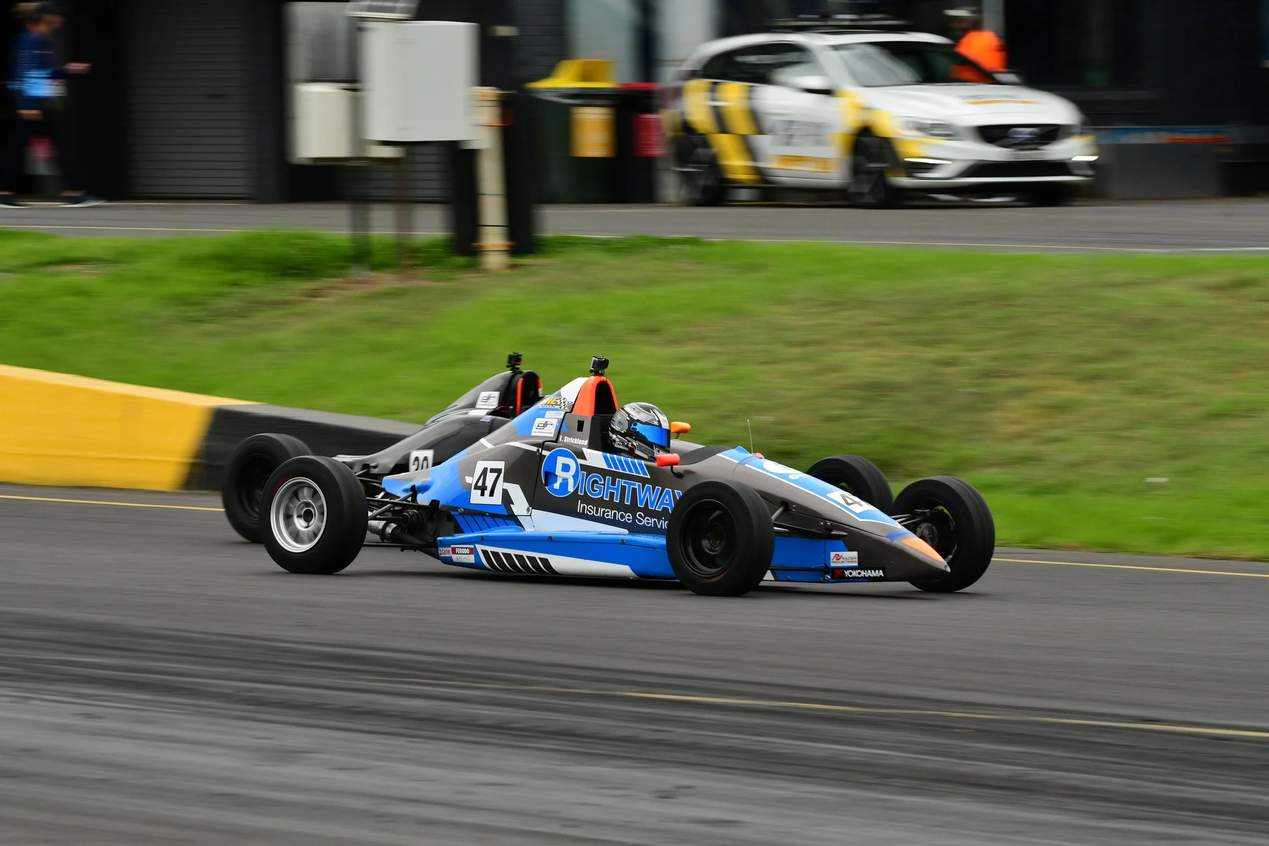 CHE Racing Team keep title challenge on-track in Sydney — CHE Racing