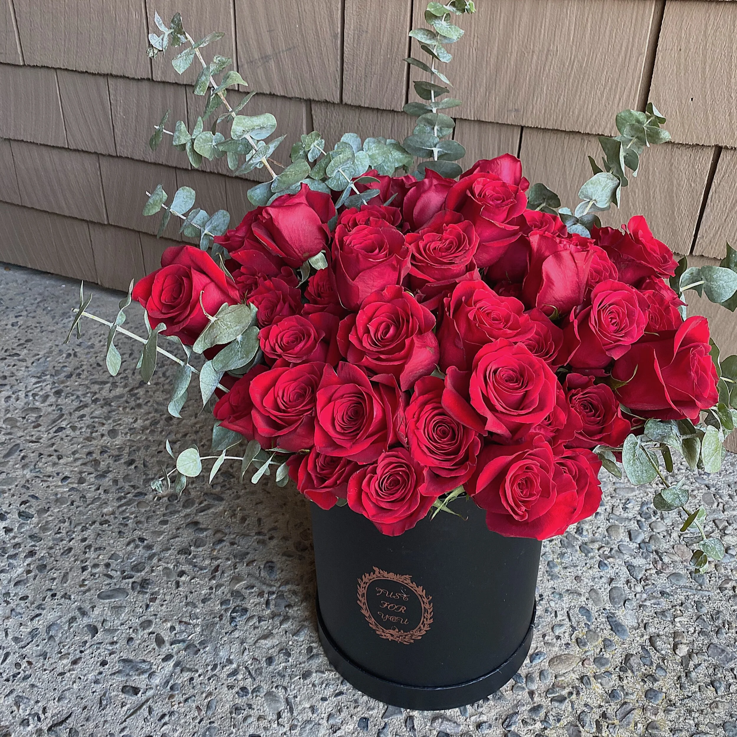 million-roses-box-the-florachic