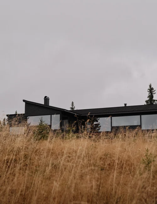 Eikekjøkkenet i den arkitekttegnede hytta — Nordiska Kök