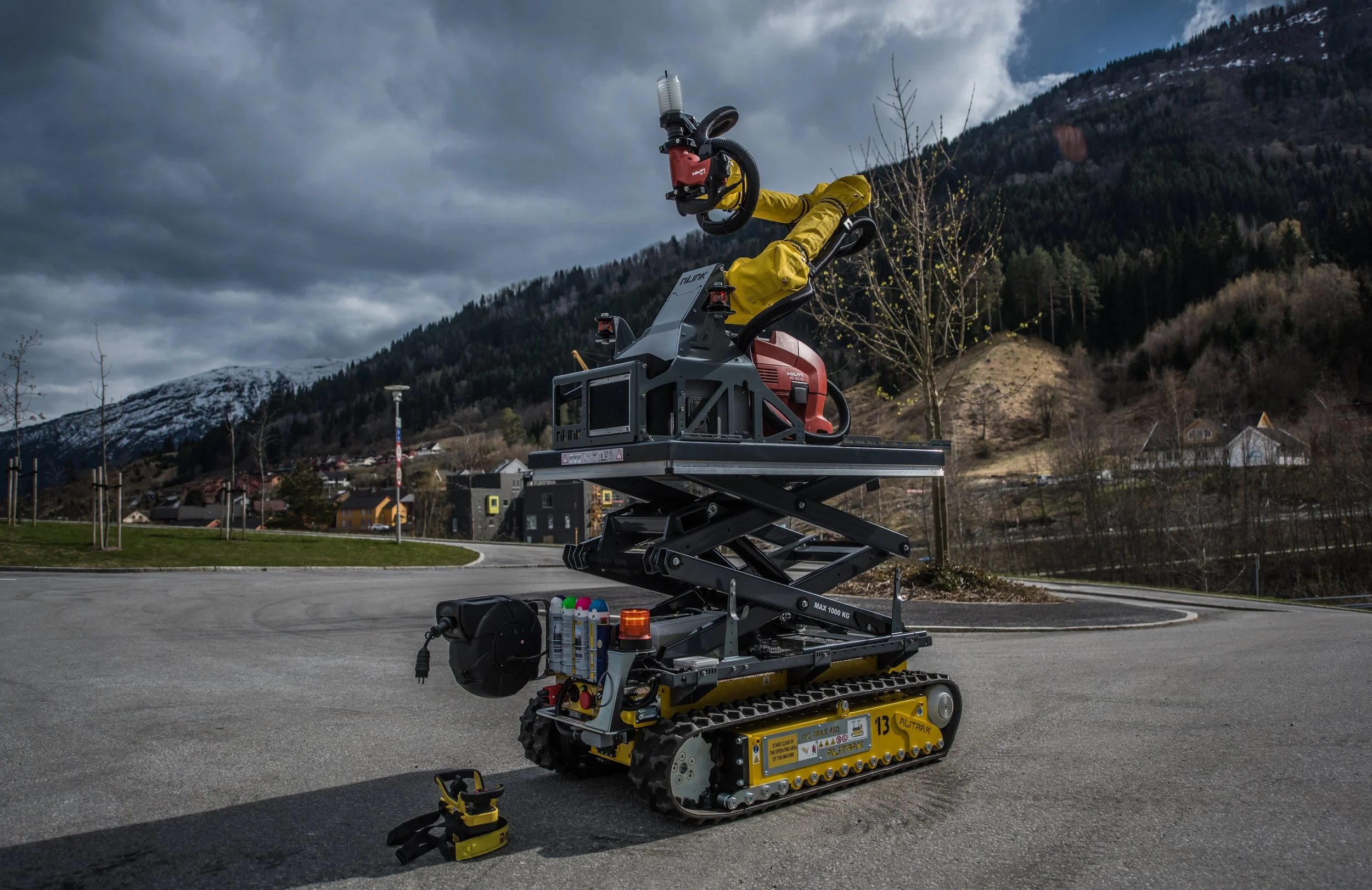 Drilly - the first mobile drilling robot