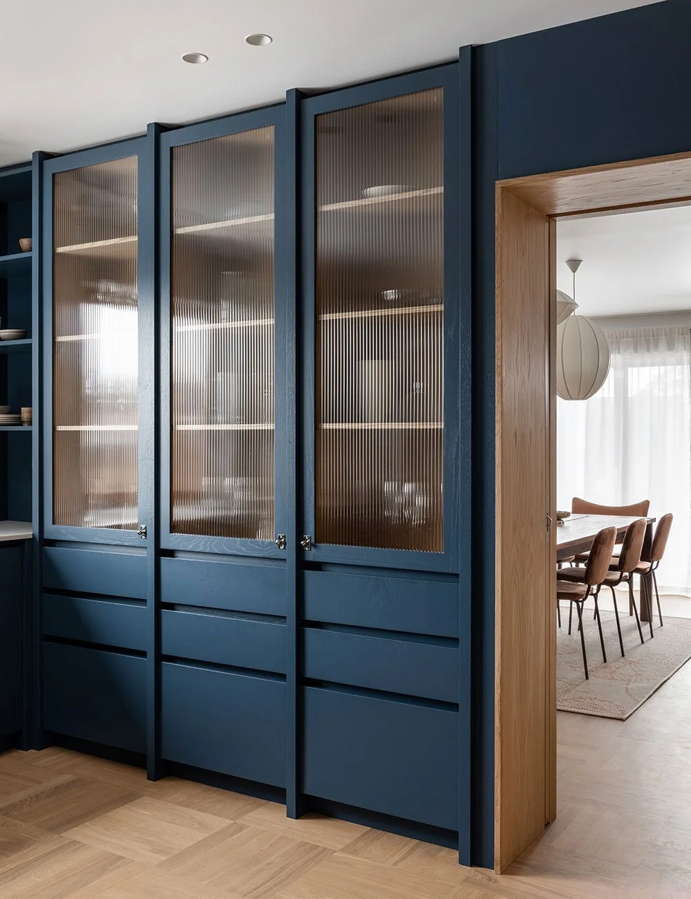 Display cabinets – elegant and functional kitchen storage — Nordiska Kök