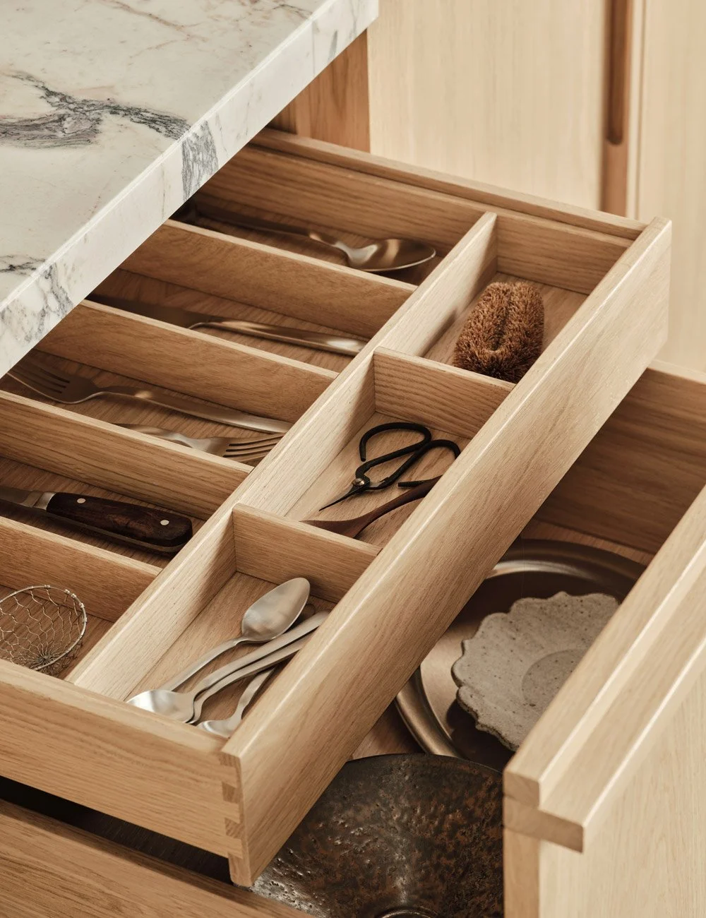 Light oak kitchen with marble — Nordiska Kök