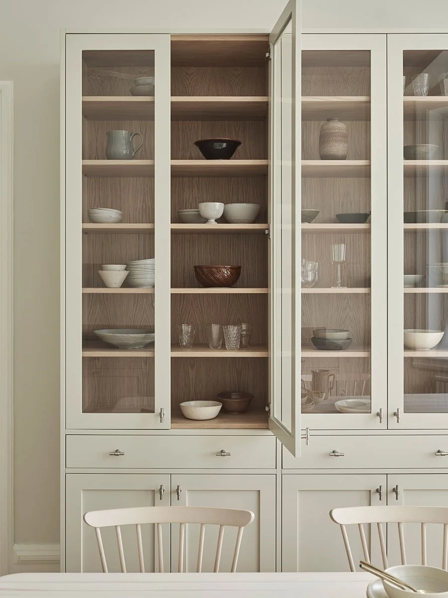Display cabinets – elegant and functional kitchen storage — Nordiska Kök