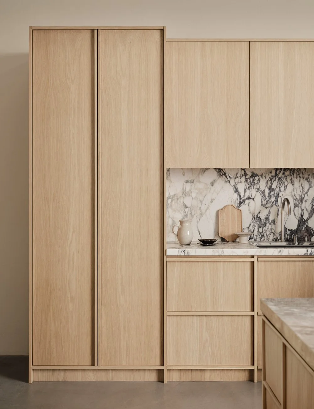 Light oak kitchen with marble — Nordiska Kök