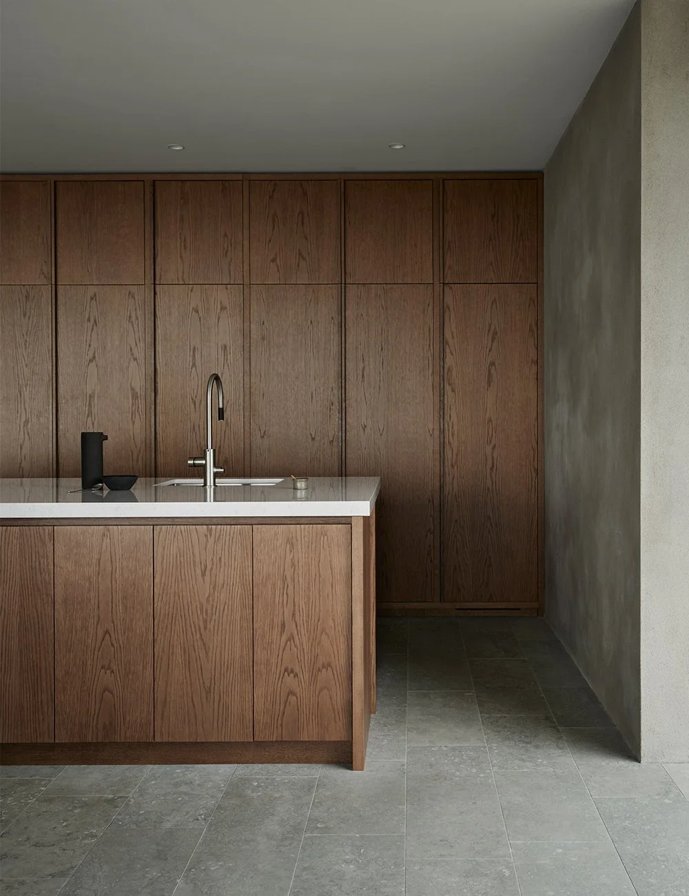 Dark wooden kitchen in the architect-designed villa — Nordiska Kök