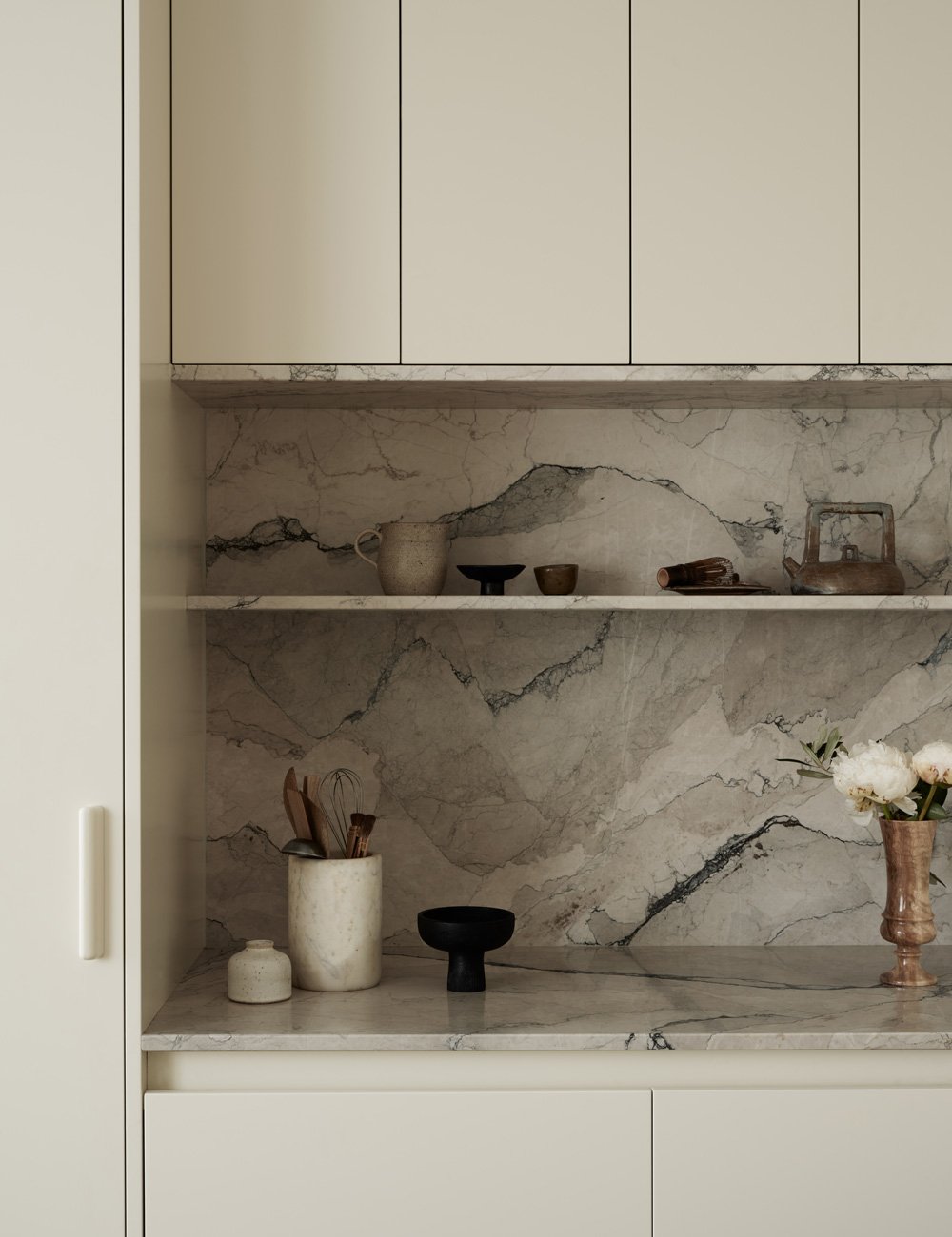 Minimalist and elegant design kitchen — Nordiska Kök