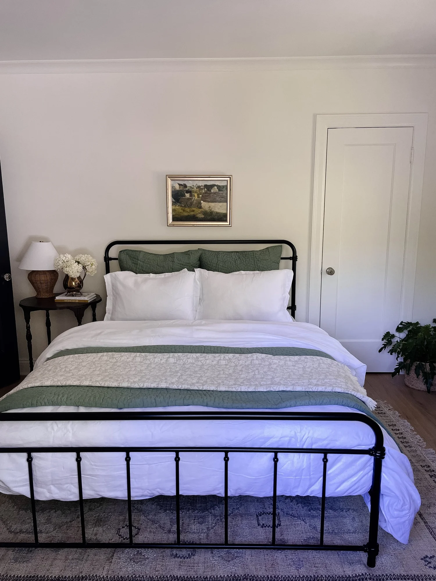 How to Make the Most Inviting Bed + Our Guest Bedroom Refresh | We're ...