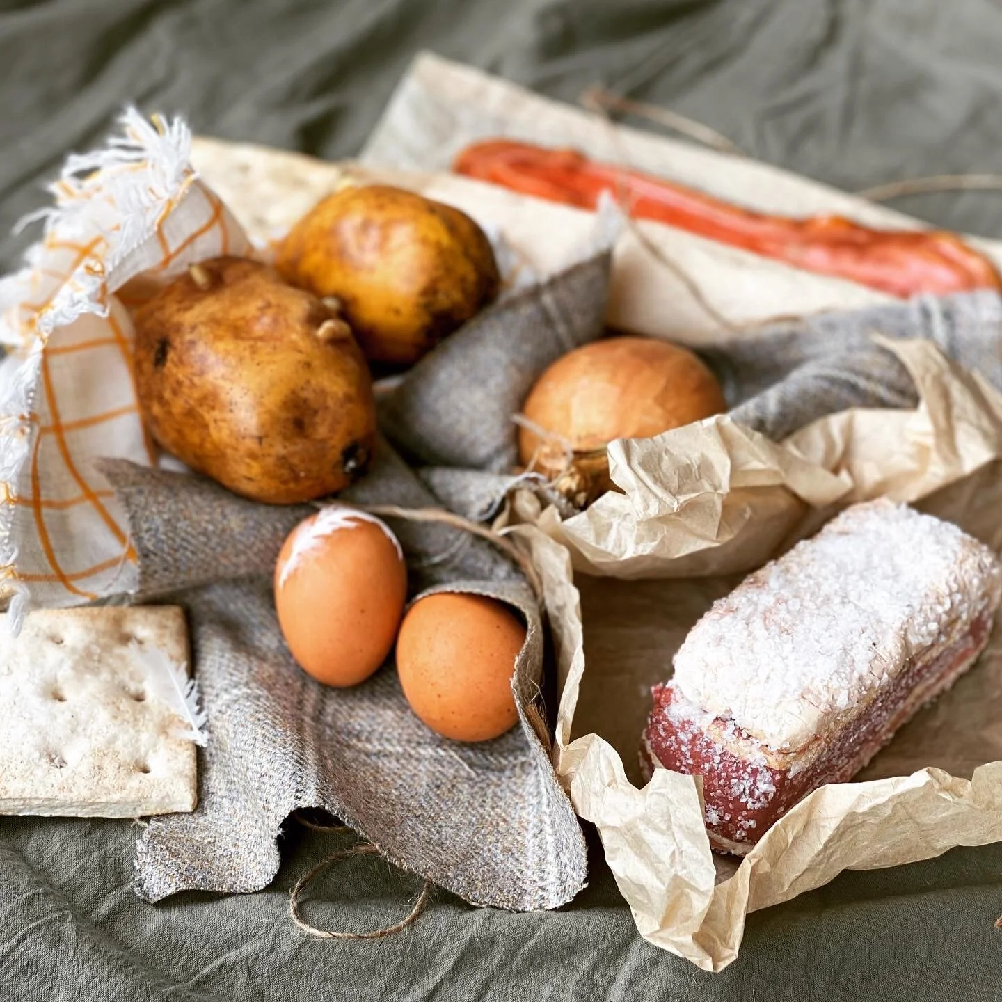 Extraordinary Fake Food for display props.