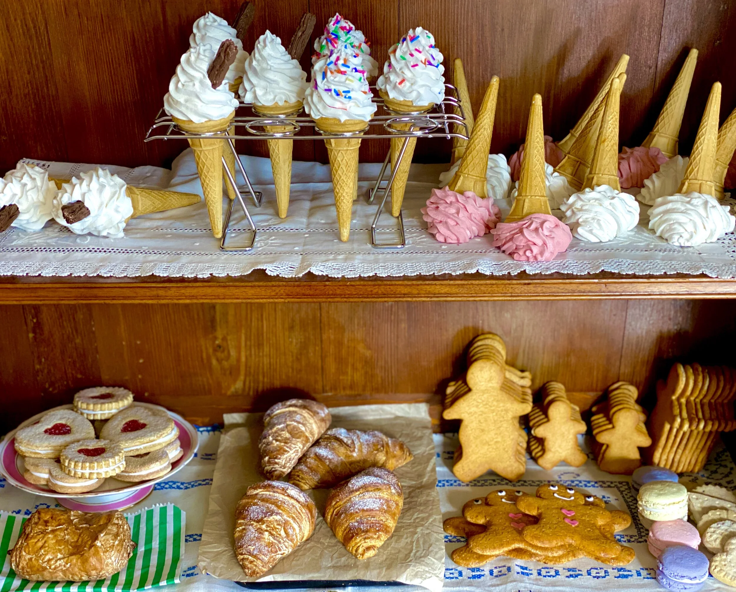 Extraordinary Fake Food for display props.
