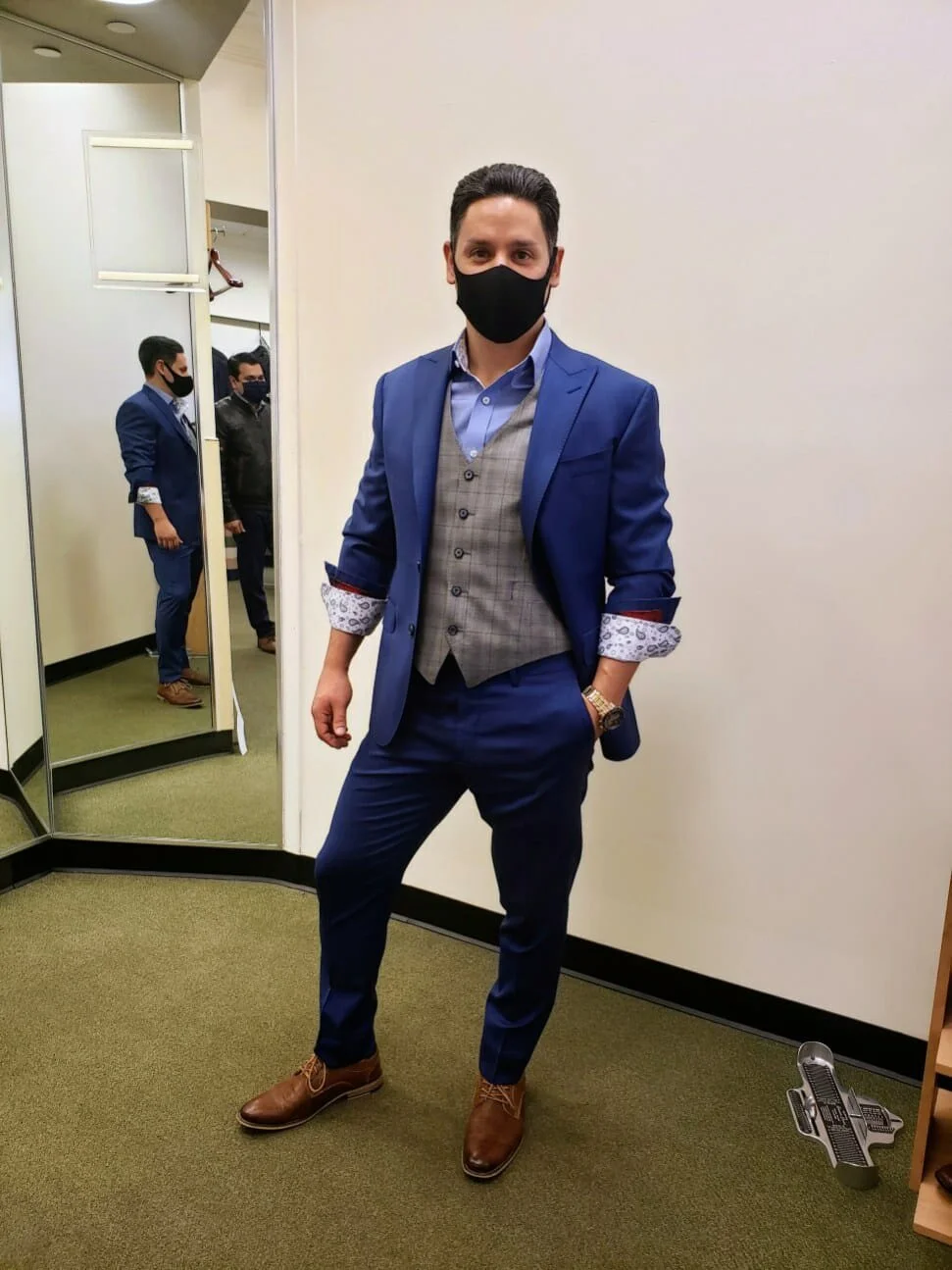 Bespoke & Ready-to-Wear Suits for Every Note of Style