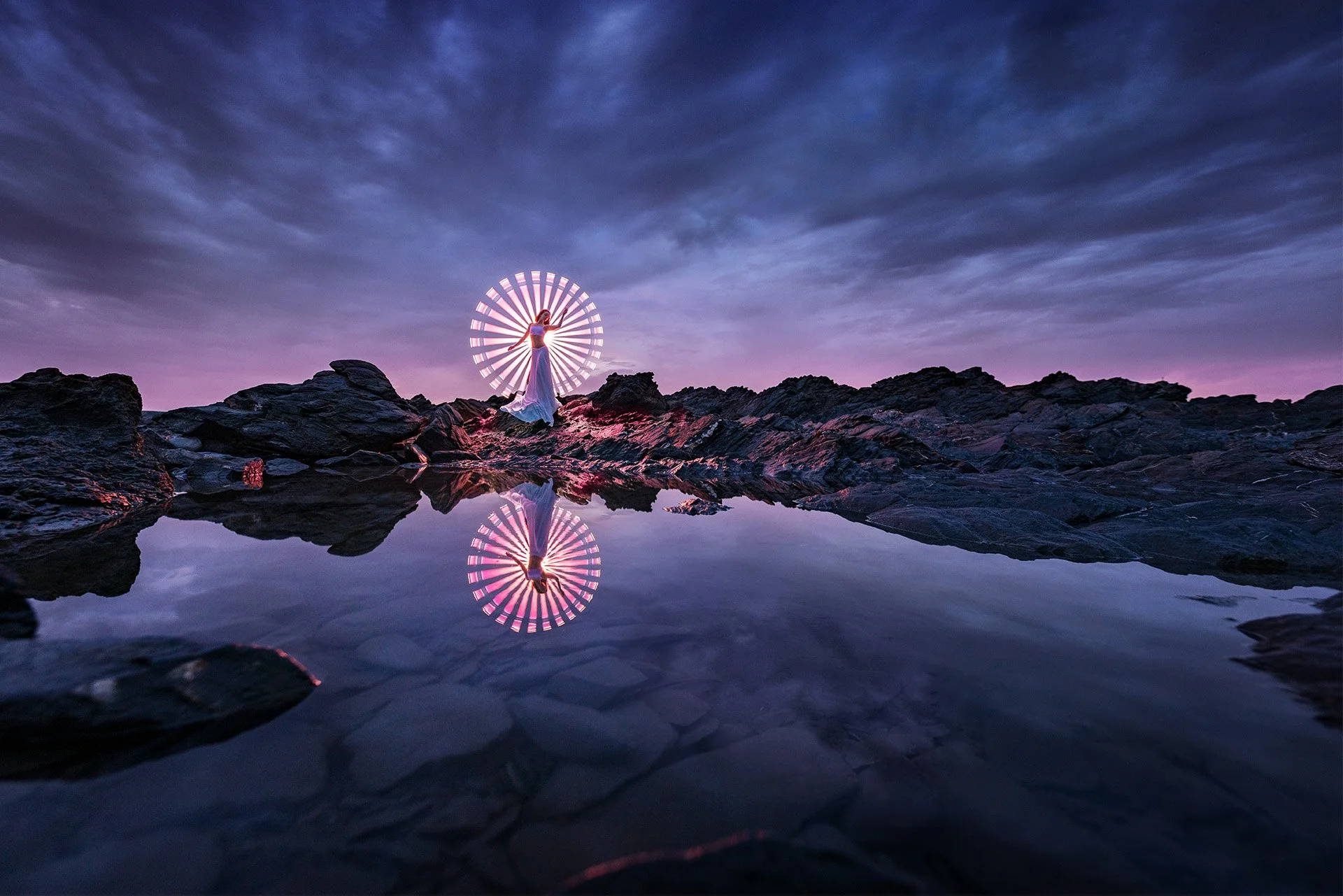 Eric Paré - Montréal based bullet-time & light-painting photographer