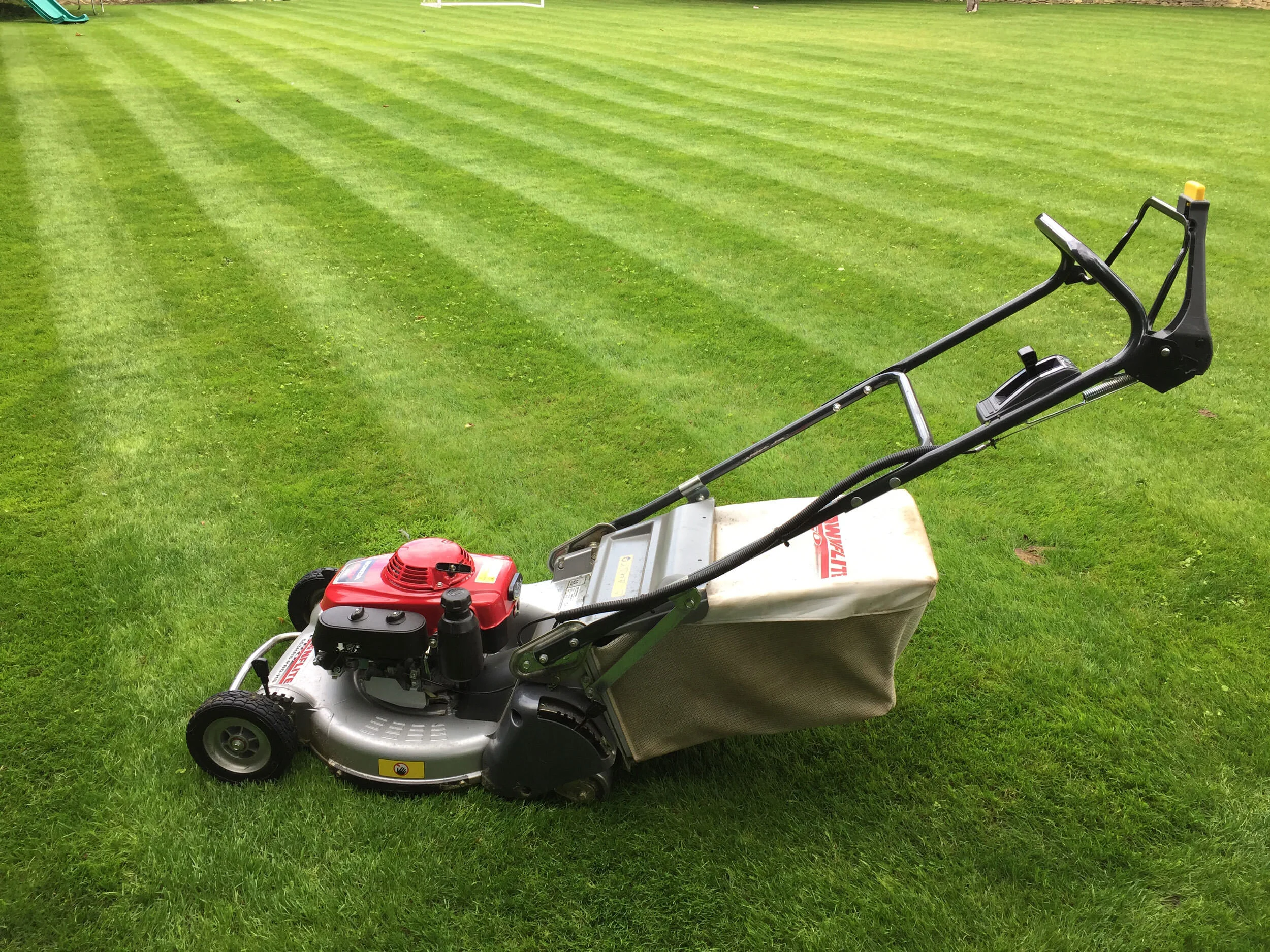What is the best lawnmower to buy? How to choose a lawnmower.