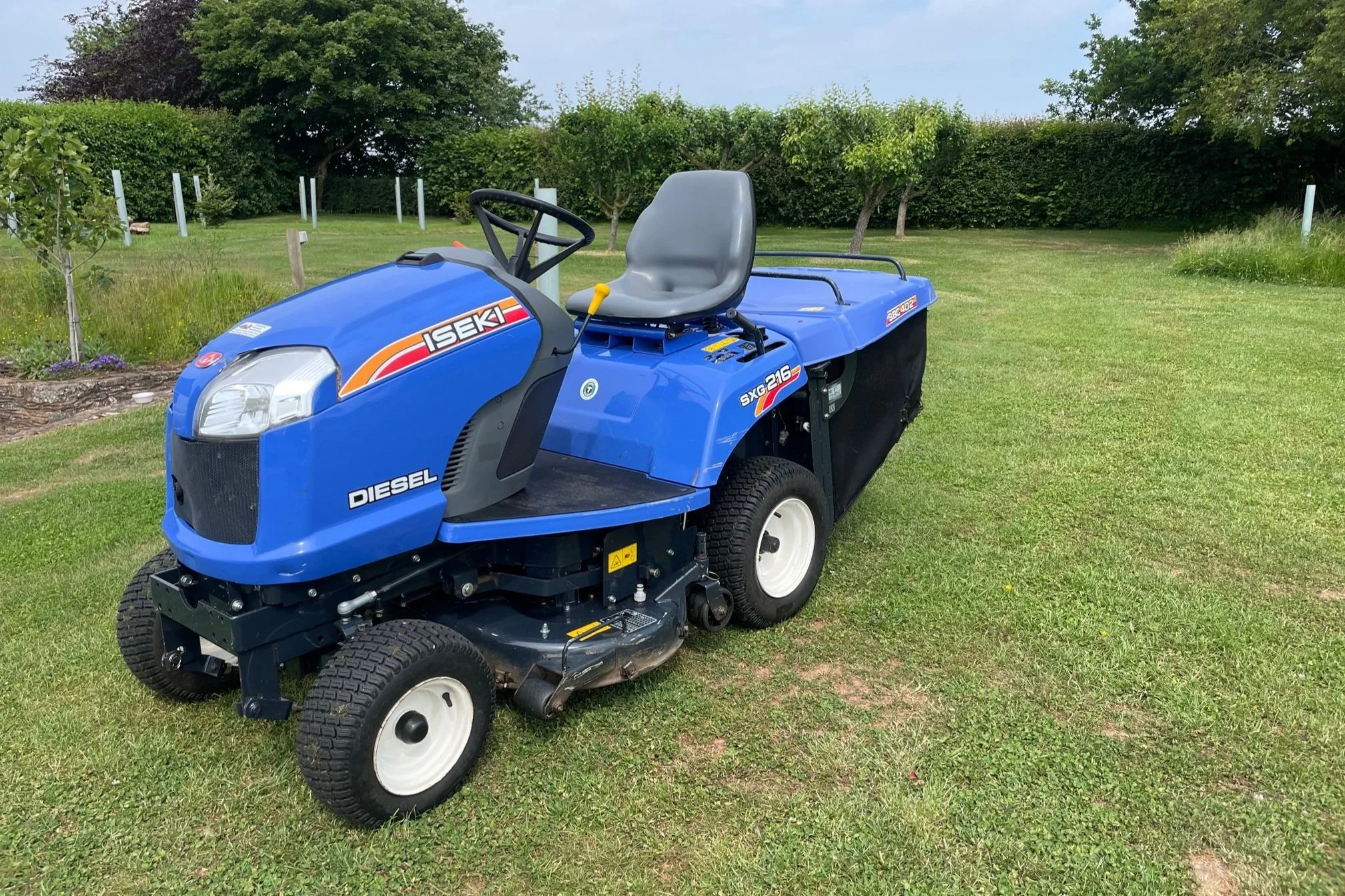 What is the best ride-on lawnmower? Sit-on mowers explained.