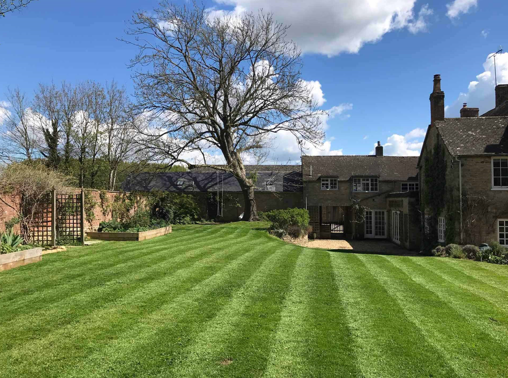 How to stripe a lawn: The complete guide to lawn stripes.