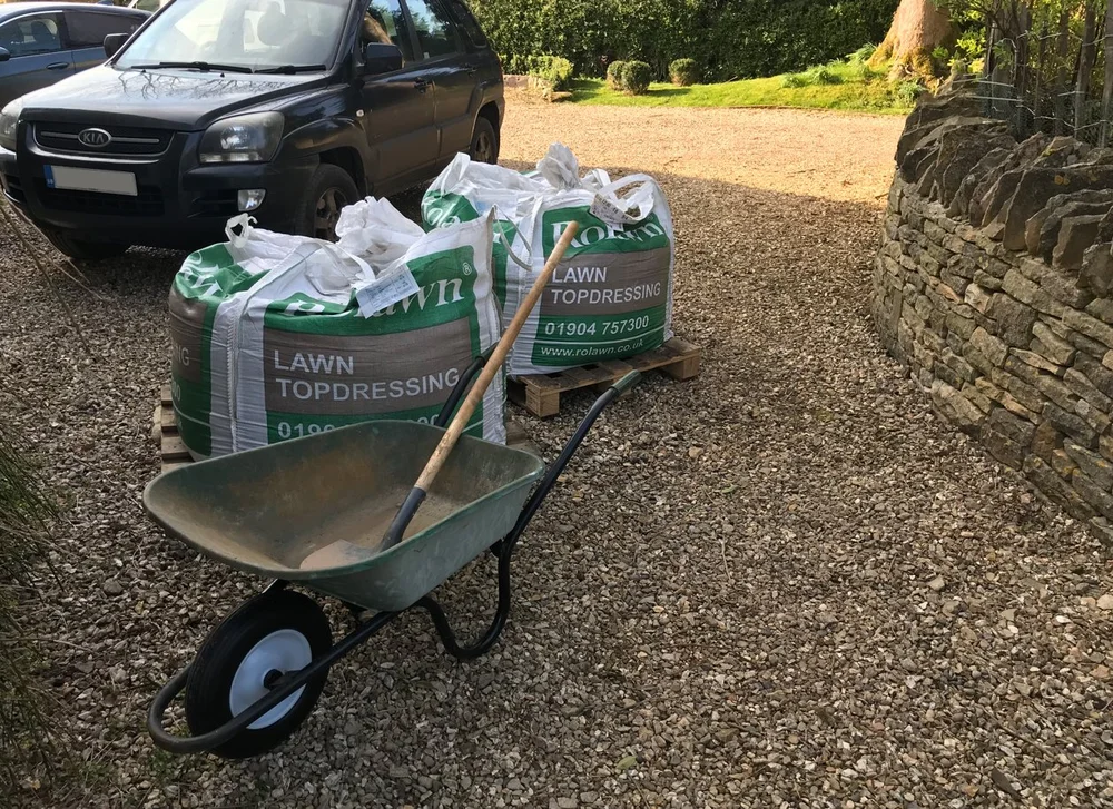 What is the best Topsoil for Lawns and Topdressing?