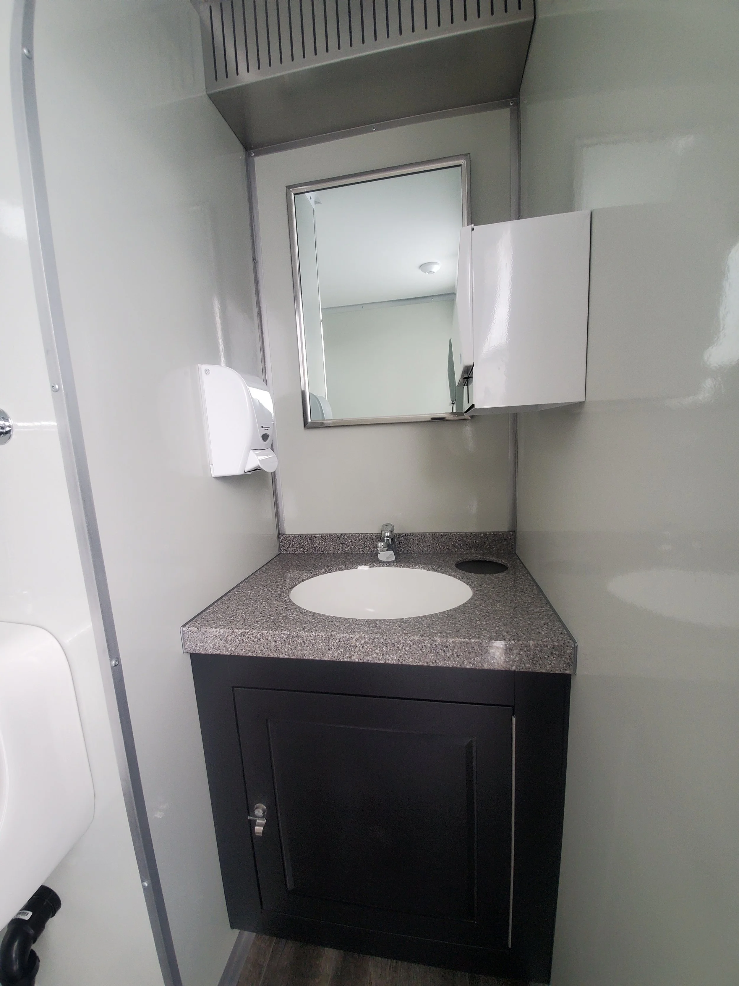 Model 1027 — The Trailer Factory