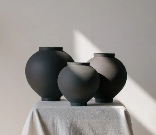 Nature-inspired handmade ceramics by Korean ceramicist Yoon Hee Kim
