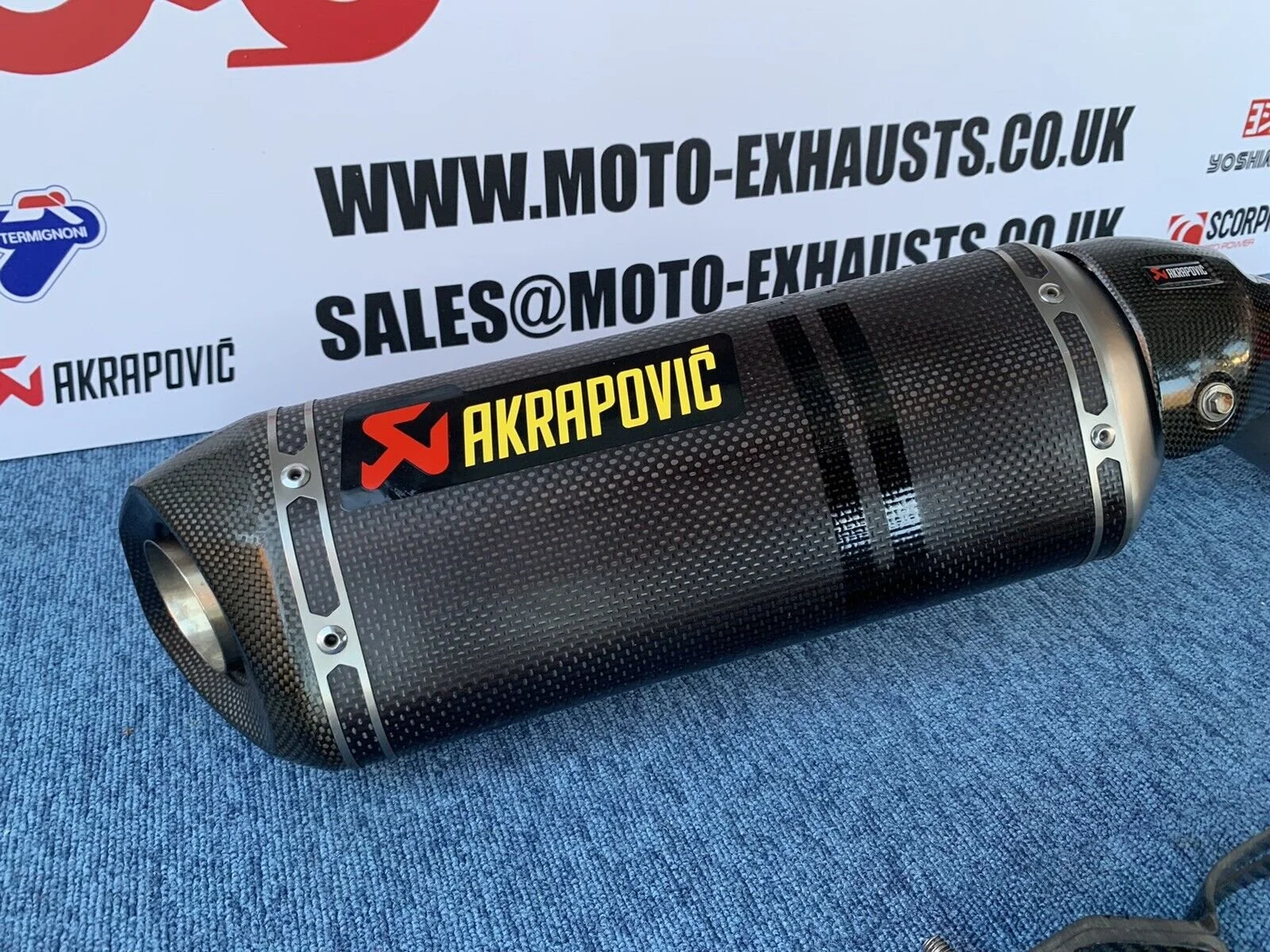 Kawasaki Z800 Akrapovic Exhaust carbon Fibre — Moto Exhausts