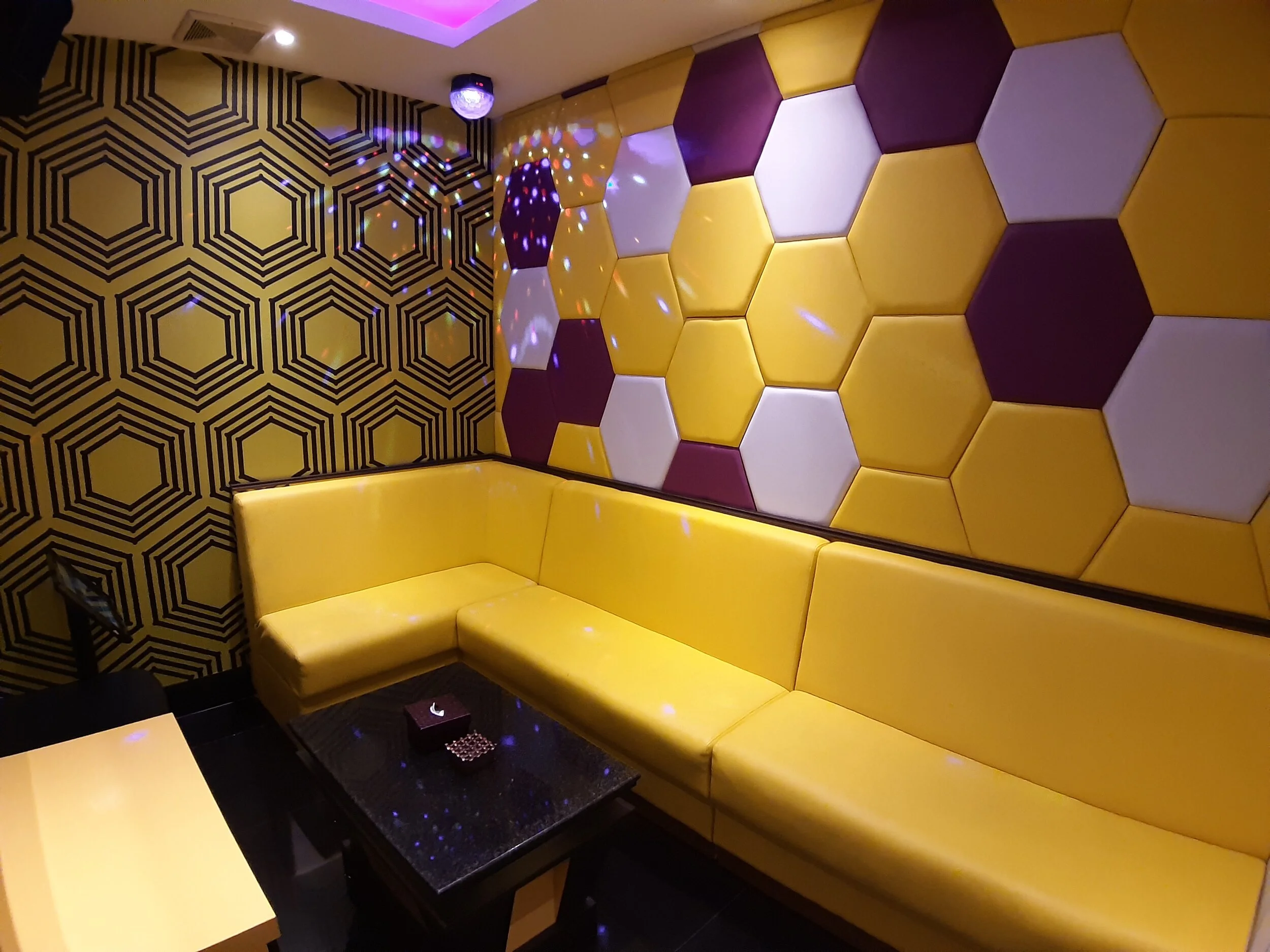 Small Room — Zero4 Karaoke