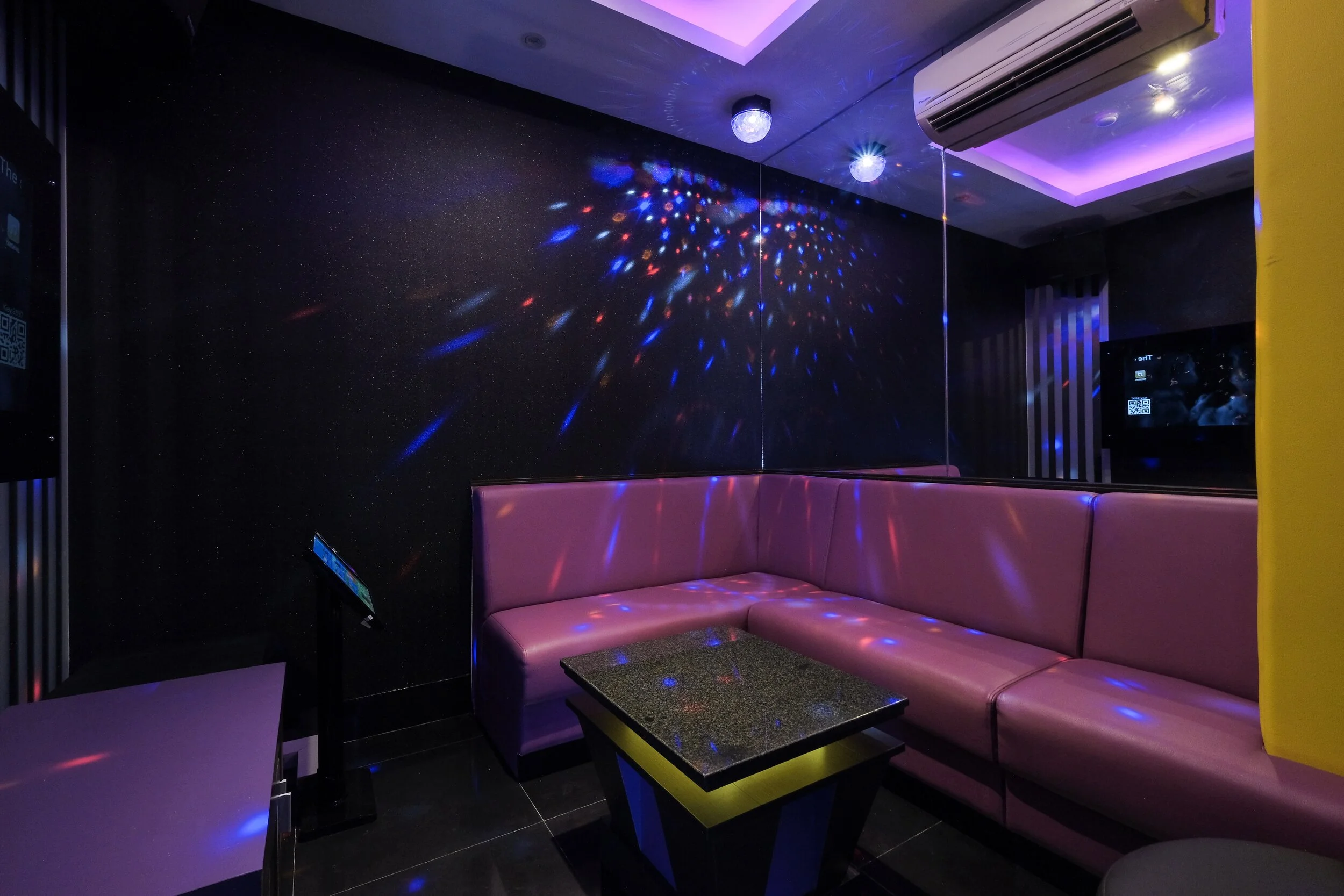 Small Room — Zero4 Karaoke